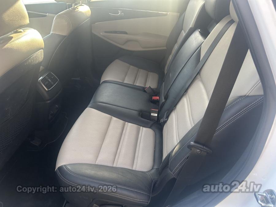 Balts Kia Sorento 2018 Tallina, ar dzinēja tilpumu 2.20 L un nobraukumu 180 tūkst. km par 24000 €, foto 10 vietnē AUTOMOTO.COM.LV