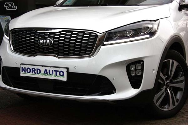 White Kia Sorento 2019 in Kaunas, with an engine capacity of 2.20 L and mileage of 98 thousand km for 30609 €, photo 4 on AUTOMOTO.COM.LV