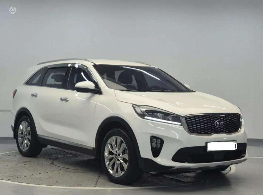 White Kia Sorento 2019 in Vilnius, with an engine capacity of 2.00 L and mileage of 110 thousand km for 18800 €, photo 1 on AUTOMOTO.COM.LV