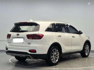 White Kia Sorento 2019 in Vilnius, with an engine capacity of 2.00 L and mileage of 110 thousand km for 18800 €, photo 2 on AUTOMOTO.COM.LV