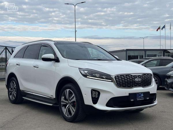 White Kia Sorento 2019 in Marijampole, with an engine capacity of 2.20 L and mileage of 156 thousand km for 21350 €, photo 5 on AUTOMOTO.COM.LV