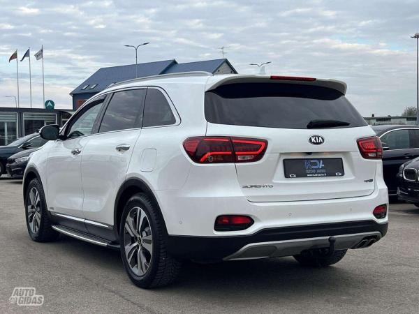 White Kia Sorento 2019 in Marijampole, with an engine capacity of 2.20 L and mileage of 156 thousand km for 21350 €, photo 9 on AUTOMOTO.COM.LV