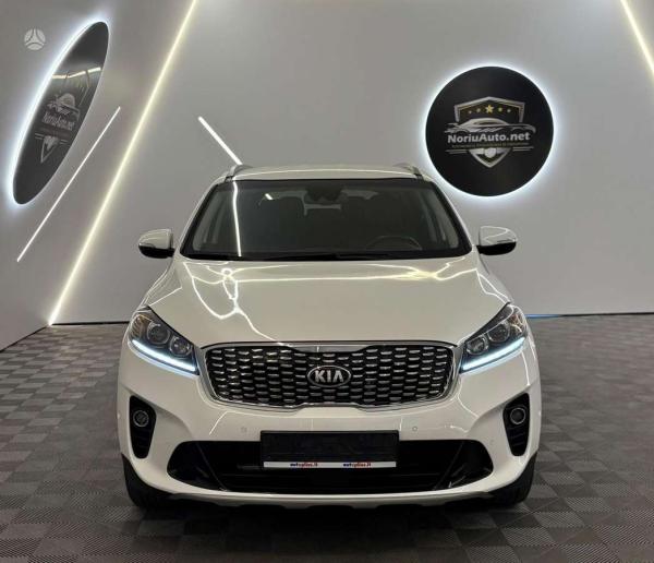 White Kia Sorento 2019 in Marijampole, with an engine capacity of 2.20 L and mileage of 268 thousand km for 16999 €, photo 7 on AUTOMOTO.COM.LV