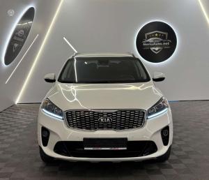 White Kia Sorento 2019 in Marijampole, with an engine capacity of 2.20 L and mileage of 268 thousand km for 16999 €, photo 8 on AUTOMOTO.COM.LV