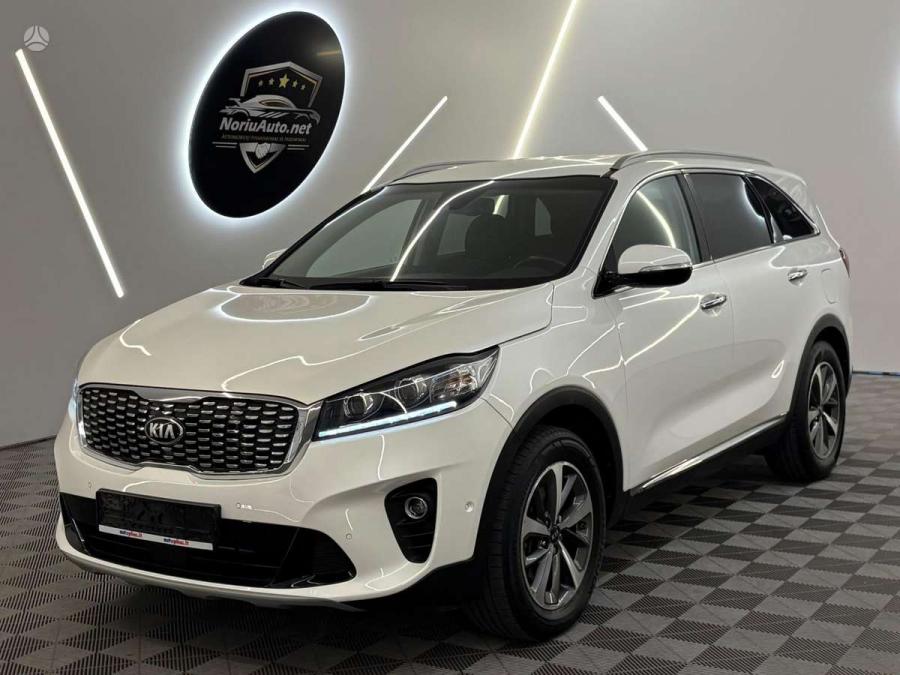 White Kia Sorento 2019 in Marijampole, with an engine capacity of 2.20 L and mileage of 268 thousand km for 16999 €, photo 9 on AUTOMOTO.COM.LV