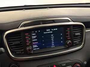 White Kia Sorento 2019 in Marijampole, with an engine capacity of 2.20 L and mileage of 268 thousand km for 16999 €, photo 11 on AUTOMOTO.COM.LV