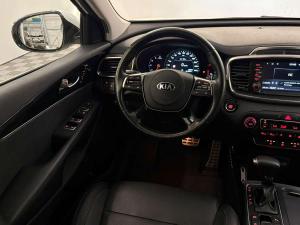 White Kia Sorento 2019 in Marijampole, with an engine capacity of 2.20 L and mileage of 268 thousand km for 16999 €, photo 19 on AUTOMOTO.COM.LV