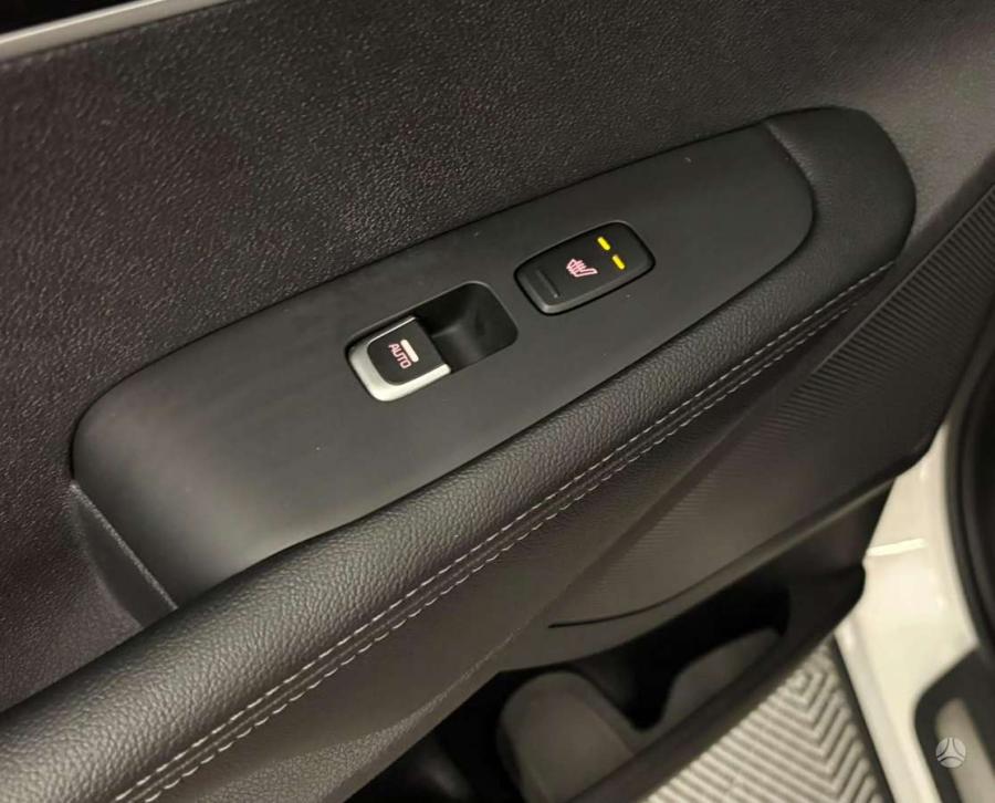 White Kia Sorento 2019 in Marijampole, with an engine capacity of 2.20 L and mileage of 268 thousand km for 16999 €, photo 21 on AUTOMOTO.COM.LV