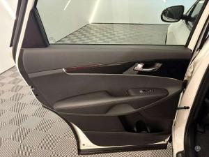 White Kia Sorento 2019 in Marijampole, with an engine capacity of 2.20 L and mileage of 268 thousand km for 16999 €, photo 22 on AUTOMOTO.COM.LV