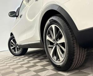White Kia Sorento 2019 in Marijampole, with an engine capacity of 2.20 L and mileage of 268 thousand km for 16999 €, photo 25 on AUTOMOTO.COM.LV