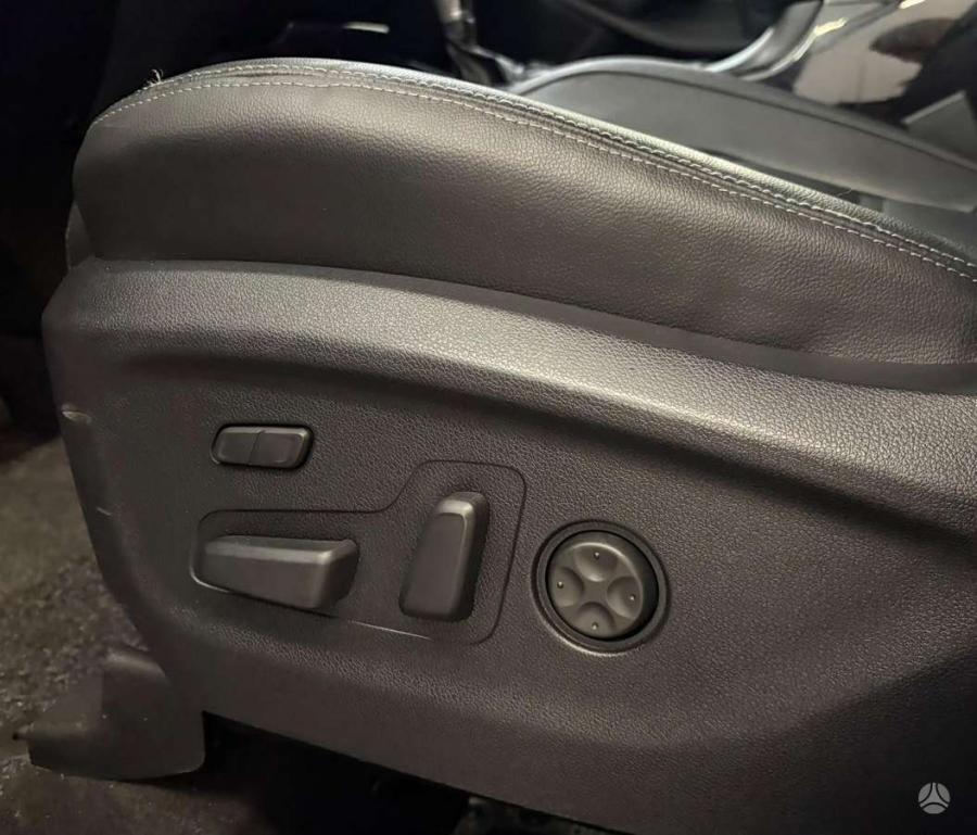White Kia Sorento 2019 in Marijampole, with an engine capacity of 2.20 L and mileage of 268 thousand km for 16999 €, photo 30 on AUTOMOTO.COM.LV