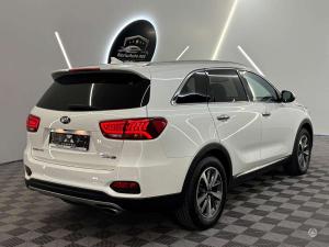 White Kia Sorento 2019 in Marijampole, with an engine capacity of 2.20 L and mileage of 268 thousand km for 16999 €, photo 33 on AUTOMOTO.COM.LV