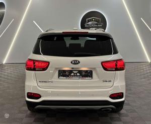 White Kia Sorento 2019 in Marijampole, with an engine capacity of 2.20 L and mileage of 268 thousand km for 16999 €, photo 34 on AUTOMOTO.COM.LV