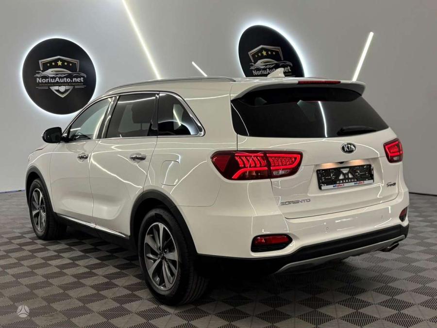 White Kia Sorento 2019 in Marijampole, with an engine capacity of 2.20 L and mileage of 268 thousand km for 16999 €, photo 35 on AUTOMOTO.COM.LV