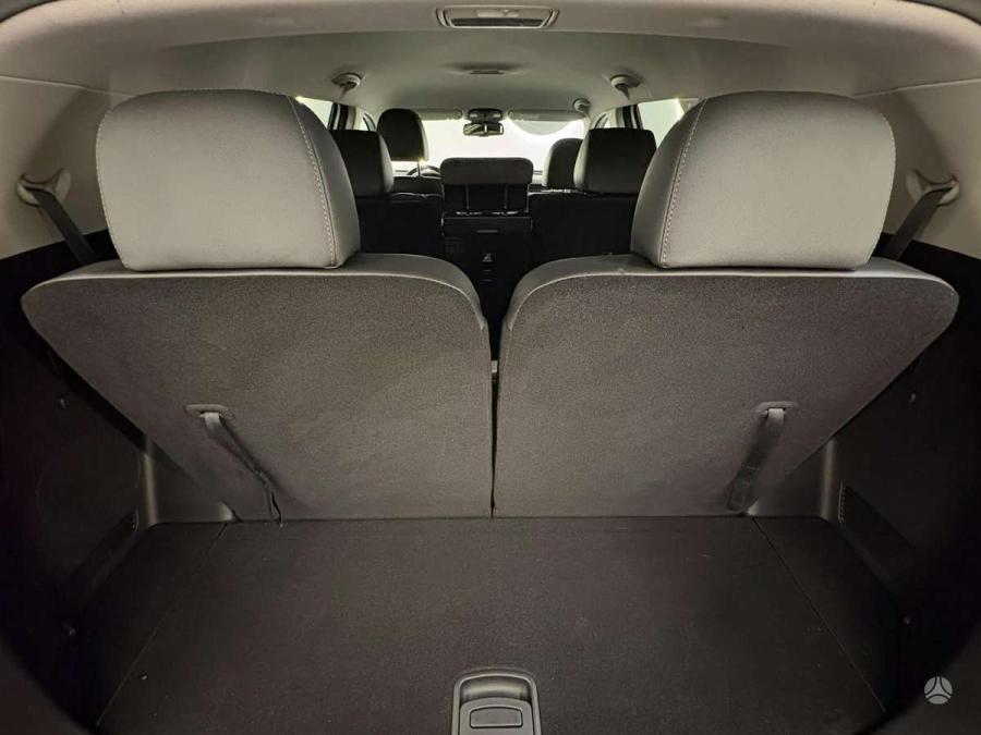 White Kia Sorento 2019 in Marijampole, with an engine capacity of 2.20 L and mileage of 268 thousand km for 16999 €, photo 36 on AUTOMOTO.COM.LV