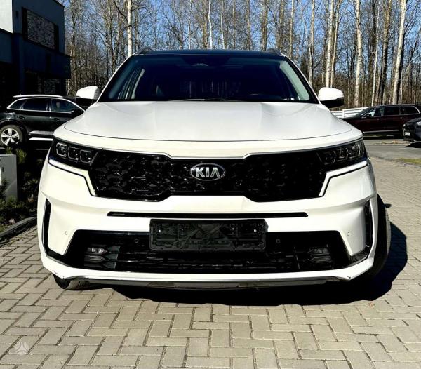 White Kia Sorento 2020 in Vilnius, with an engine capacity of 2.15 L and mileage of 106 thousand km for 15000 €, photo 2 on AUTOMOTO.COM.LV