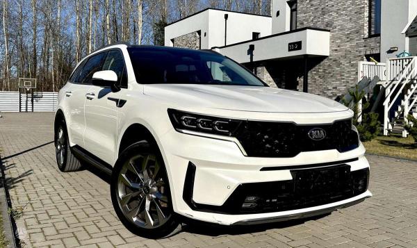White Kia Sorento 2020 in Vilnius, with an engine capacity of 2.15 L and mileage of 106 thousand km for 15000 €, photo 3 on AUTOMOTO.COM.LV