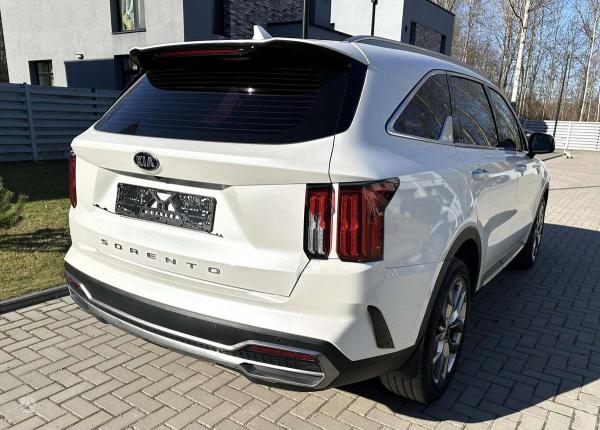 White Kia Sorento 2020 in Vilnius, with an engine capacity of 2.15 L and mileage of 106 thousand km for 15000 €, photo 5 on AUTOMOTO.COM.LV