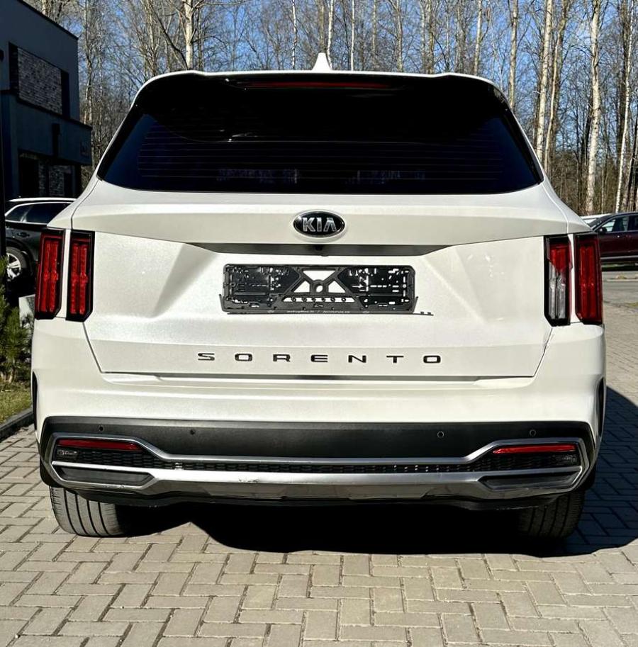 White Kia Sorento 2020 in Vilnius, with an engine capacity of 2.15 L and mileage of 106 thousand km for 15000 €, photo 7 on AUTOMOTO.COM.LV