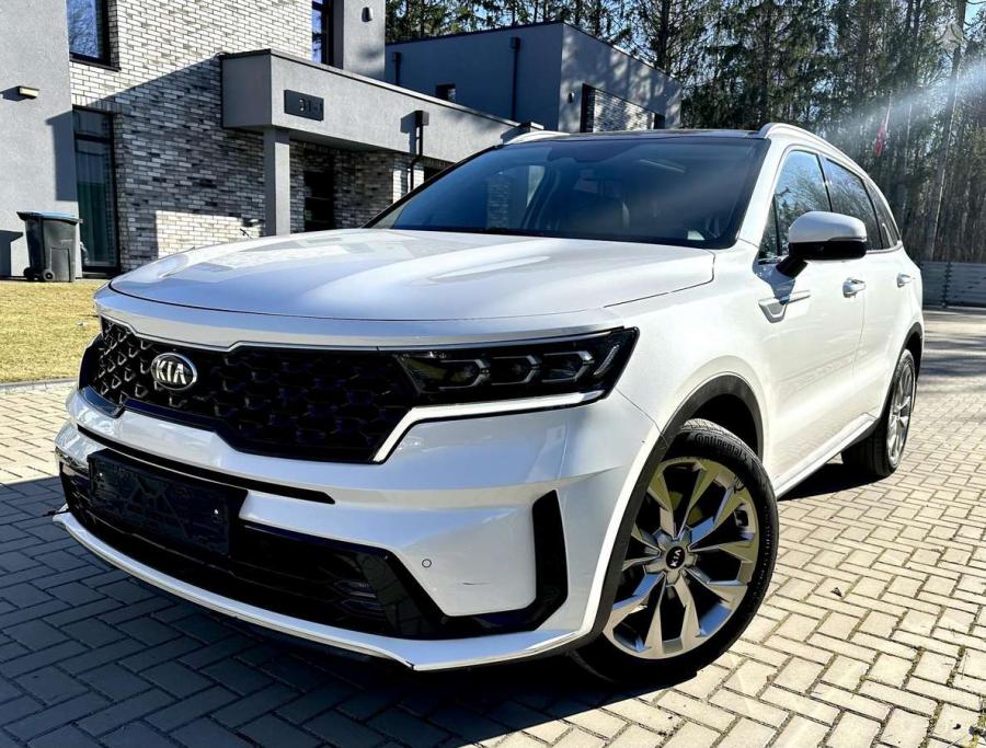 White Kia Sorento 2020 in Vilnius, with an engine capacity of 2.15 L and mileage of 106 thousand km for 15000 €, photo 10 on AUTOMOTO.COM.LV