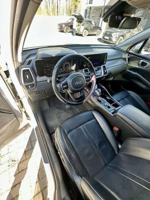 White Kia Sorento 2020 in Vilnius, with an engine capacity of 2.15 L and mileage of 106 thousand km for 15000 €, photo 12 on AUTOMOTO.COM.LV