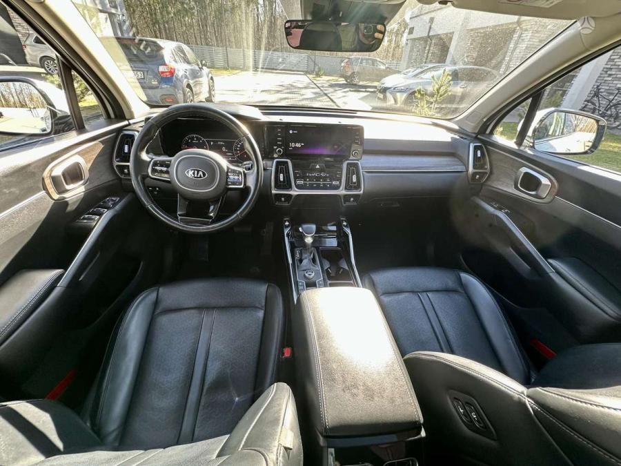 White Kia Sorento 2020 in Vilnius, with an engine capacity of 2.15 L and mileage of 106 thousand km for 15000 €, photo 15 on AUTOMOTO.COM.LV