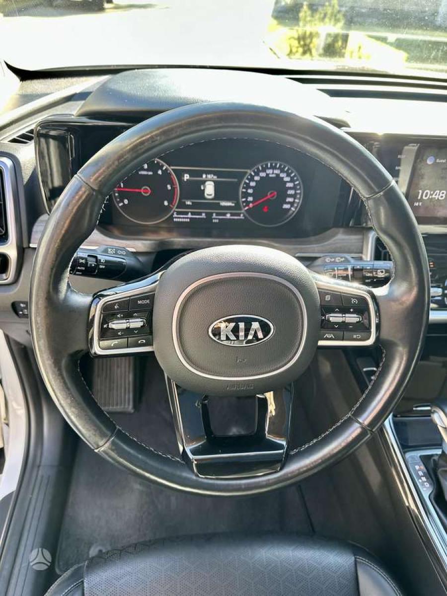 White Kia Sorento 2020 in Vilnius, with an engine capacity of 2.15 L and mileage of 106 thousand km for 15000 €, photo 17 on AUTOMOTO.COM.LV