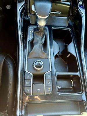 White Kia Sorento 2020 in Vilnius, with an engine capacity of 2.15 L and mileage of 106 thousand km for 15000 €, photo 22 on AUTOMOTO.COM.LV
