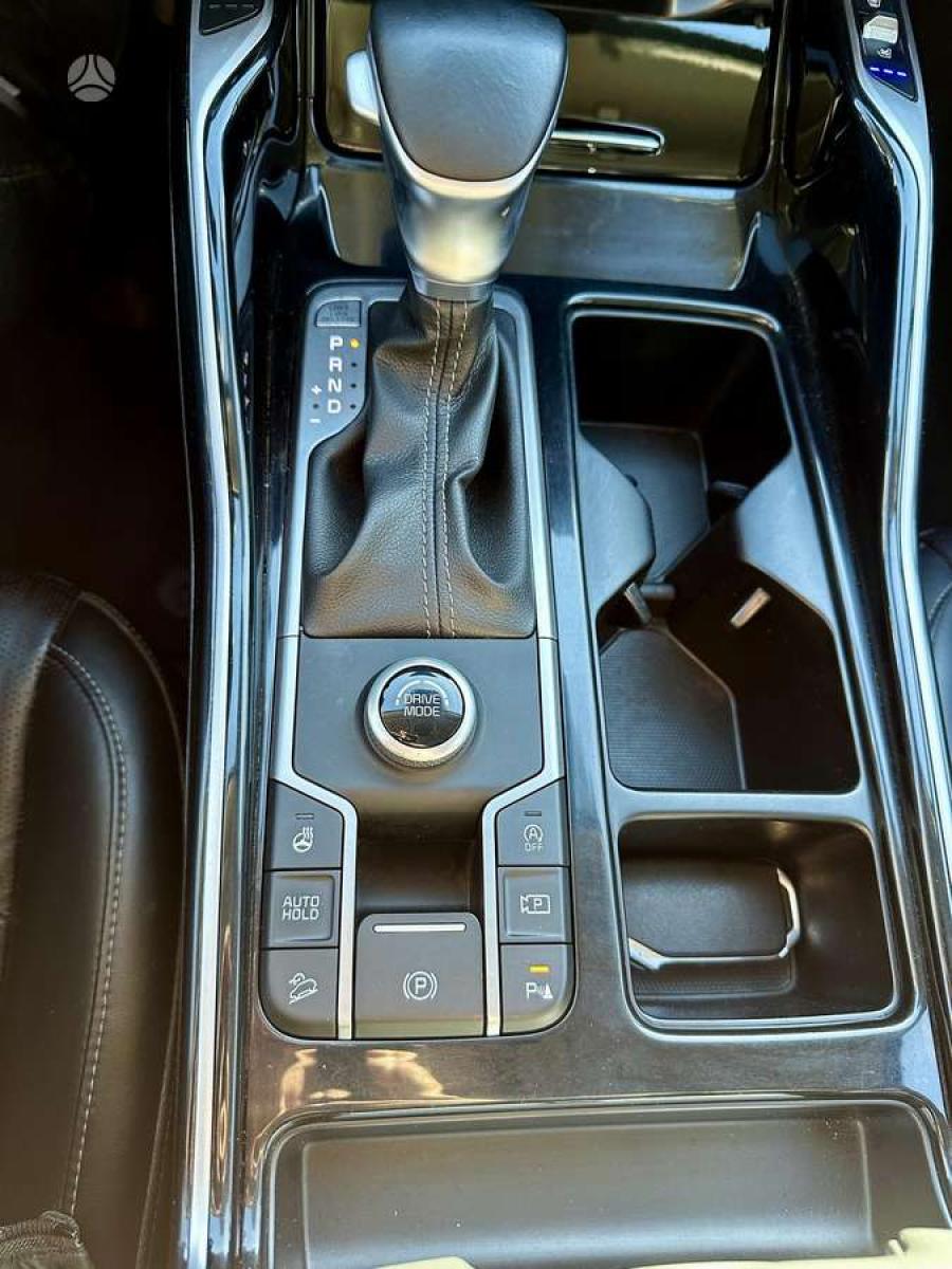 White Kia Sorento 2020 in Vilnius, with an engine capacity of 2.15 L and mileage of 106 thousand km for 15000 €, photo 22 on AUTOMOTO.COM.LV