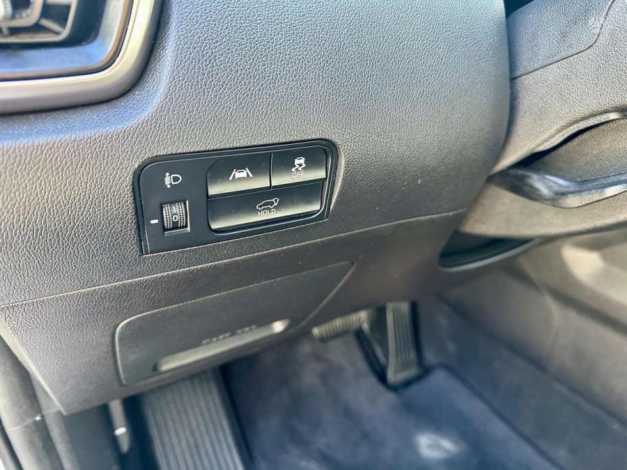 White Kia Sorento 2020 in Vilnius, with an engine capacity of 2.15 L and mileage of 106 thousand km for 15000 €, photo 23 on AUTOMOTO.COM.LV