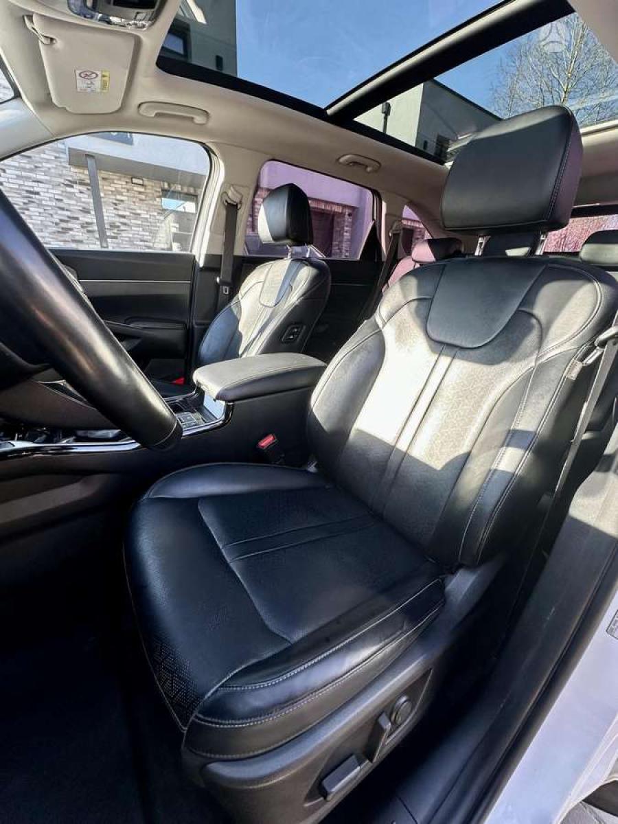 White Kia Sorento 2020 in Vilnius, with an engine capacity of 2.15 L and mileage of 106 thousand km for 15000 €, photo 24 on AUTOMOTO.COM.LV