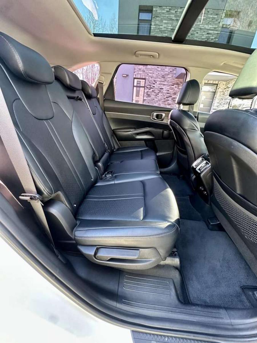 White Kia Sorento 2020 in Vilnius, with an engine capacity of 2.15 L and mileage of 106 thousand km for 15000 €, photo 29 on AUTOMOTO.COM.LV
