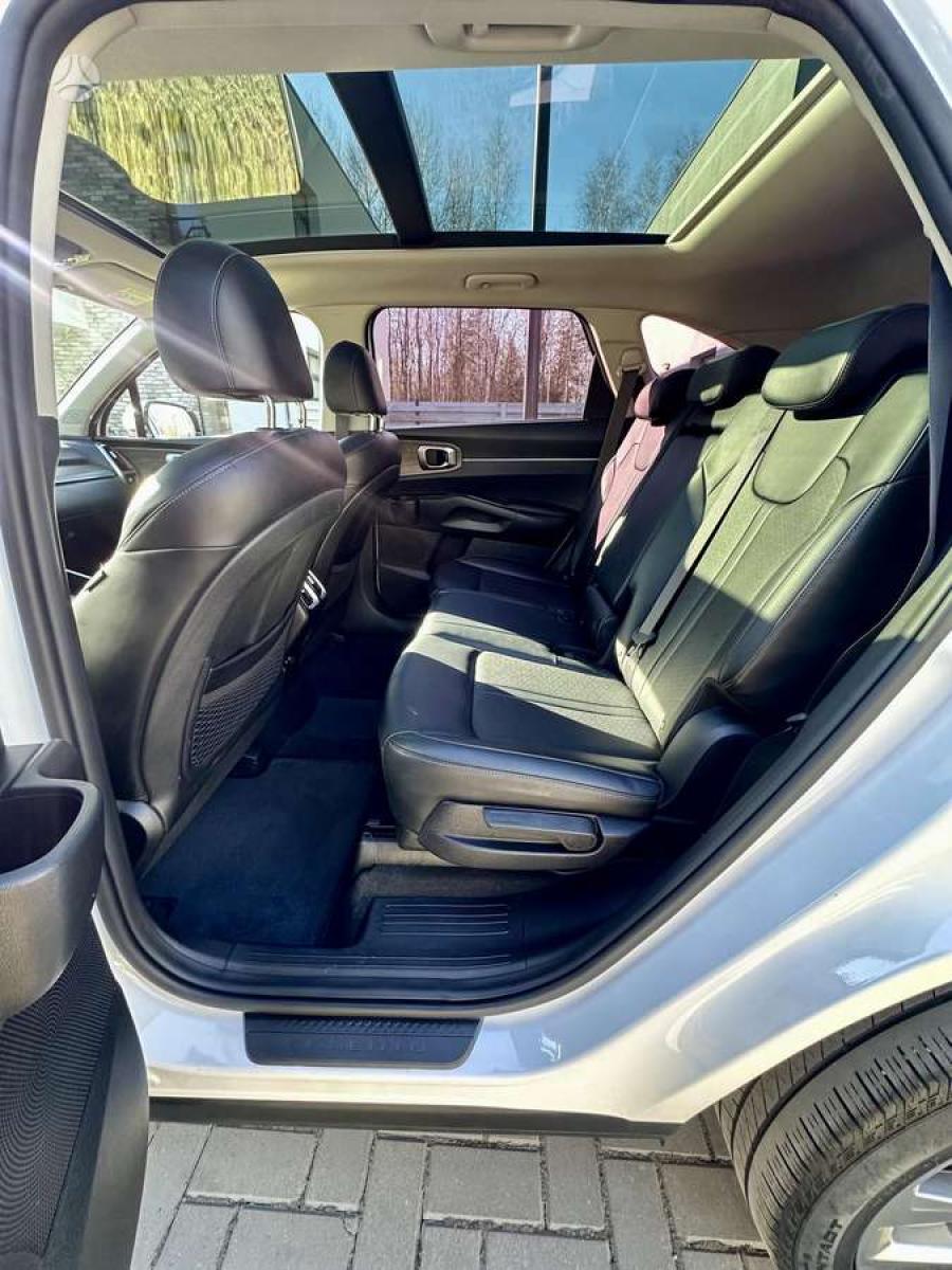 White Kia Sorento 2020 in Vilnius, with an engine capacity of 2.15 L and mileage of 106 thousand km for 15000 €, photo 30 on AUTOMOTO.COM.LV