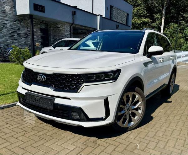 White Kia Sorento 2020 in Vilnius, with an engine capacity of 2.15 L and mileage of 106 thousand km for 22900 €, photo 3 on AUTOMOTO.COM.LV