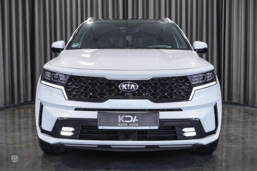 White Kia Sorento 2021 in Marijampole, with an engine capacity of 2.15 L and mileage of 76 thousand km for 32950 €, photo 4 on AUTOMOTO.COM.LV