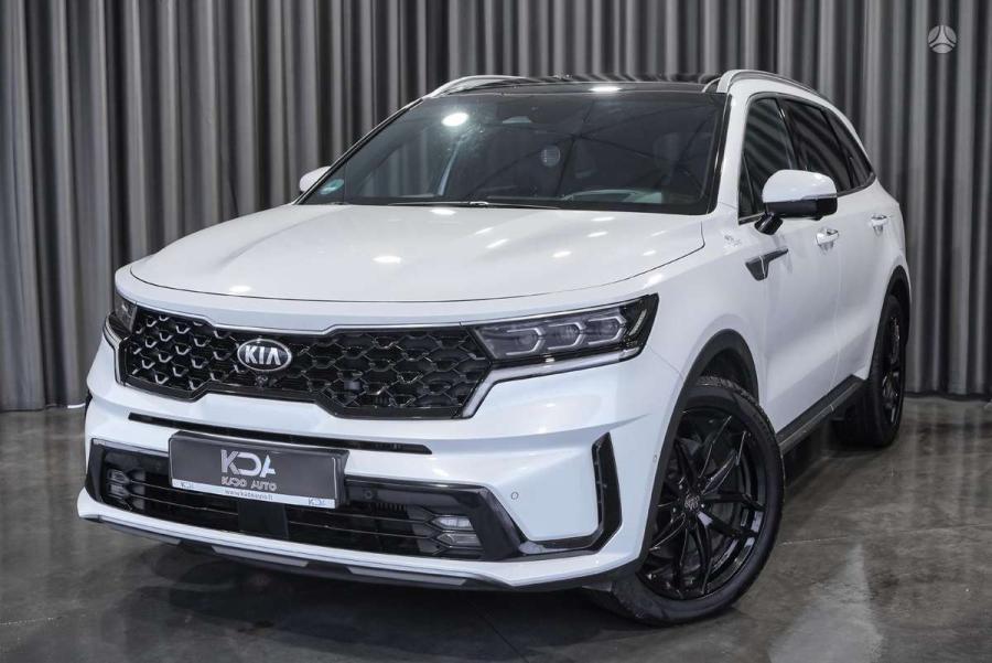 White Kia Sorento 2021 in Marijampole, with an engine capacity of 2.15 L and mileage of 76 thousand km for 32950 €, photo 5 on AUTOMOTO.COM.LV