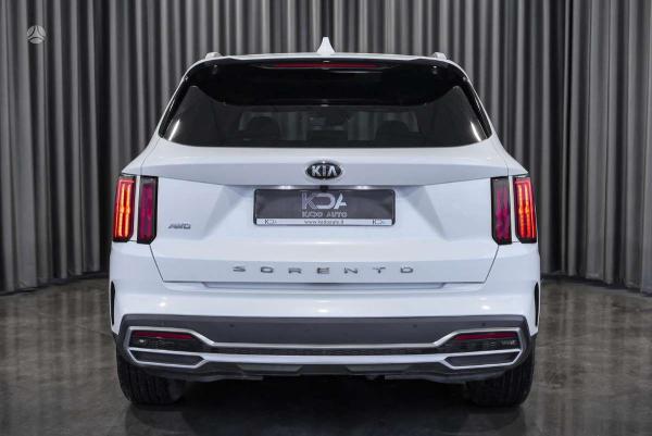 White Kia Sorento 2021 in Marijampole, with an engine capacity of 2.15 L and mileage of 76 thousand km for 32950 €, photo 11 on AUTOMOTO.COM.LV