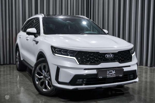White Kia Sorento 2021 in Marijampole, with an engine capacity of 2.15 L and mileage of 241 thousand km for 26950 €, photo 2 on AUTOMOTO.COM.LV