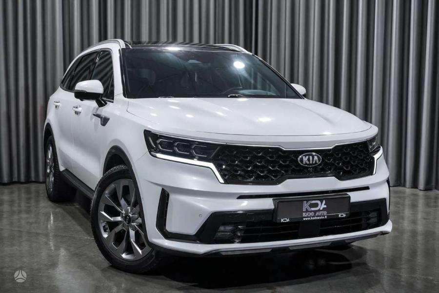 White Kia Sorento 2021 in Marijampole, with an engine capacity of 2.15 L and mileage of 241 thousand km for 26950 €, photo 2 on AUTOMOTO.COM.LV