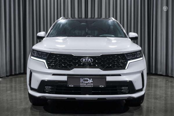 White Kia Sorento 2021 in Marijampole, with an engine capacity of 2.15 L and mileage of 241 thousand km for 26950 €, photo 3 on AUTOMOTO.COM.LV