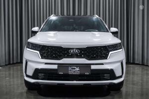 White Kia Sorento 2021 in Marijampole, with an engine capacity of 2.15 L and mileage of 241 thousand km for 26950 €, photo 3 on AUTOMOTO.COM.LV