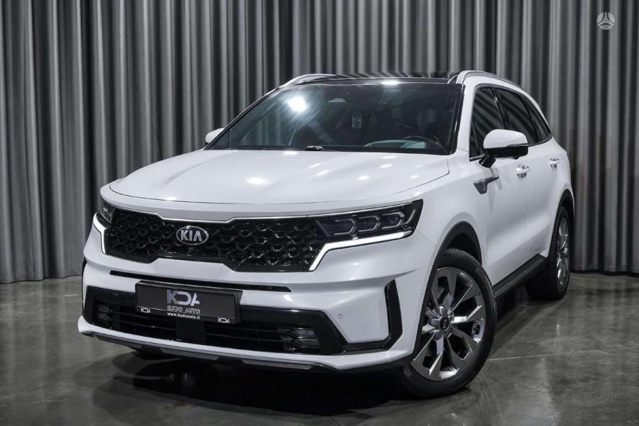 White Kia Sorento 2021 in Marijampole, with an engine capacity of 2.15 L and mileage of 241 thousand km for 26950 €, photo 4 on AUTOMOTO.COM.LV