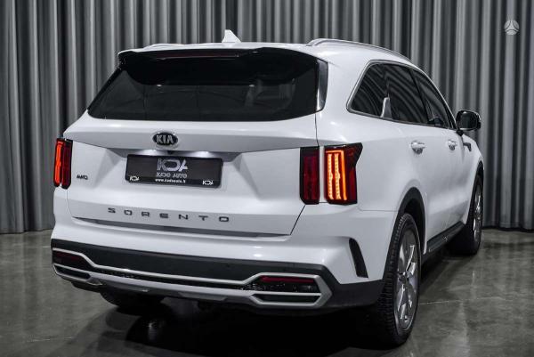 White Kia Sorento 2021 in Marijampole, with an engine capacity of 2.15 L and mileage of 241 thousand km for 26950 €, photo 11 on AUTOMOTO.COM.LV