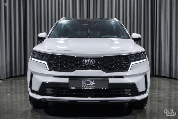White Kia Sorento 2021 in Marijampole, with an engine capacity of 2.20 L and mileage of 241 thousand km for 26850 €, photo 3 on AUTOMOTO.COM.LV