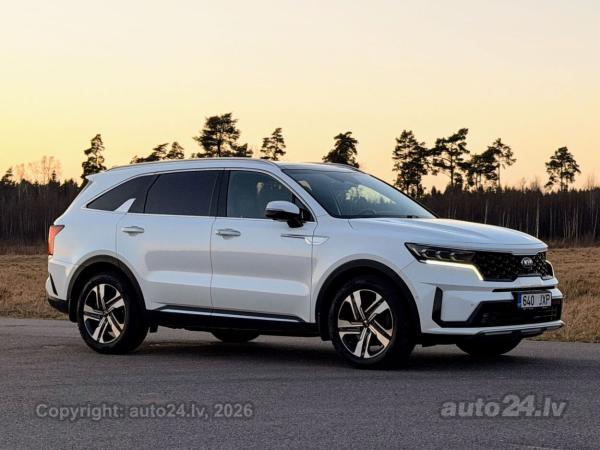 White Kia Sorento 2021 in Tallinn, with an engine capacity of 2.20 L and mileage of 125 thousand km for 32500 €, photo 2 on AUTOMOTO.COM.LV