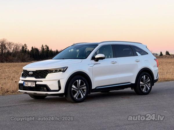 White Kia Sorento 2021 in Tallinn, with an engine capacity of 2.20 L and mileage of 125 thousand km for 32500 €, photo 9 on AUTOMOTO.COM.LV