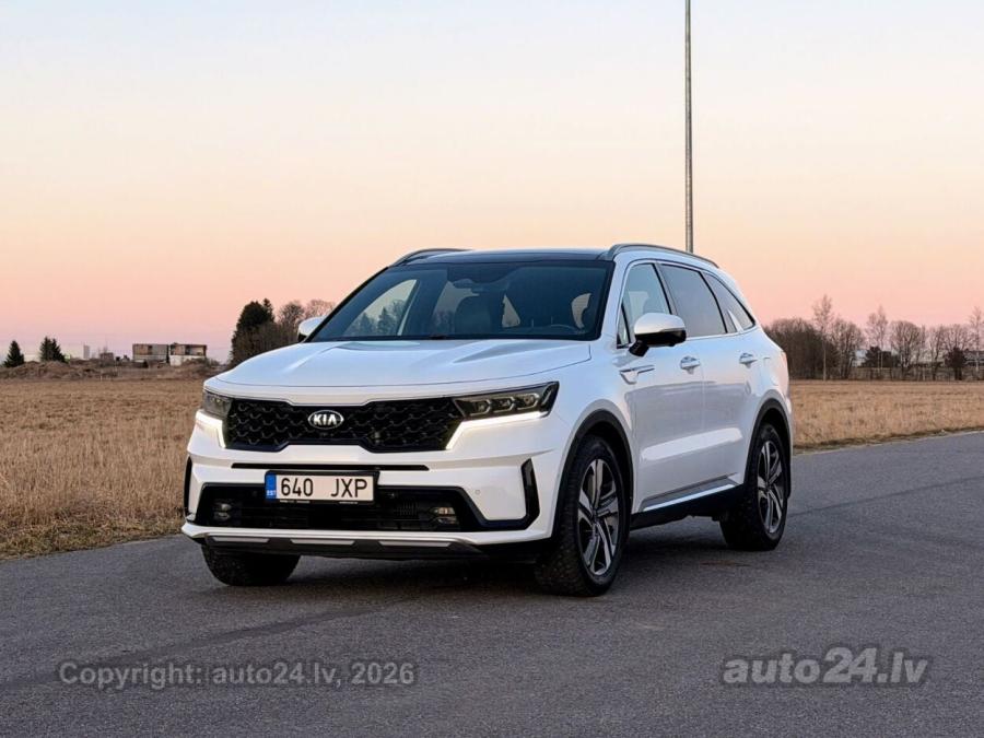 White Kia Sorento 2021 in Tallinn, with an engine capacity of 2.20 L and mileage of 125 thousand km for 32500 €, photo 11 on AUTOMOTO.COM.LV