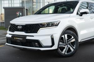 White Kia Sorento 2021 in Vilnius, with an engine capacity of 1.60 L and mileage of 88 thousand km for 35000 €, photo 3 on AUTOMOTO.COM.LV