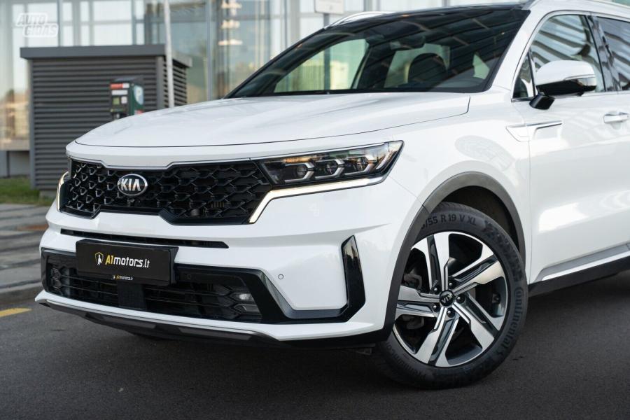 White Kia Sorento 2021 in Vilnius, with an engine capacity of 1.60 L and mileage of 88 thousand km for 35000 €, photo 3 on AUTOMOTO.COM.LV