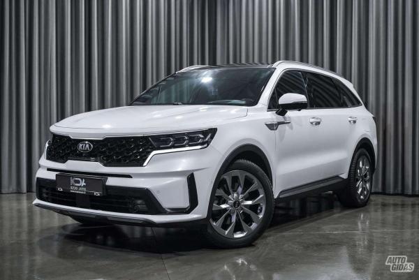 White Kia Sorento 2021 in Marijampole, with an engine capacity of 2.20 L and mileage of 241 thousand km for 24750 €, photo 5 on AUTOMOTO.COM.LV